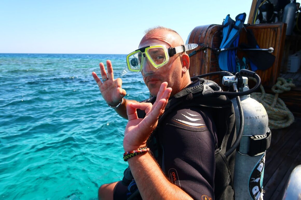 Intro dive by boat (2 dives) | Diving Around - Hurghada Diving